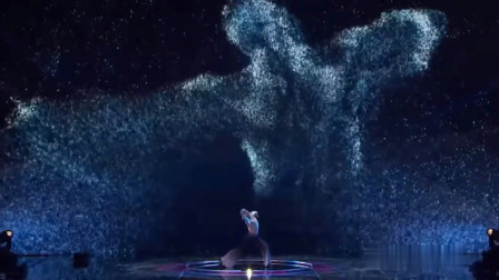 这个舞台效果也太震撼了吧,像仙境一样。
