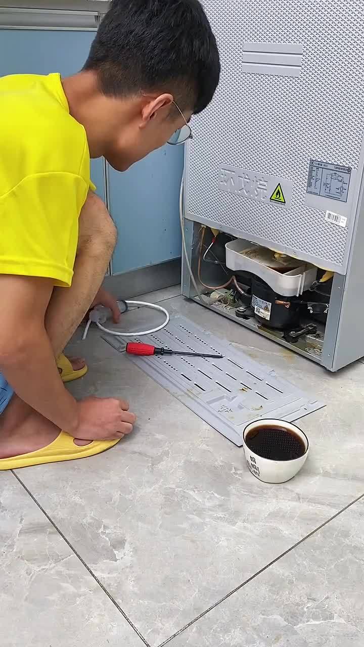 冰箱总是积水结冰的快试试这个疏通器冰箱以后再也不会结冰了冰箱...