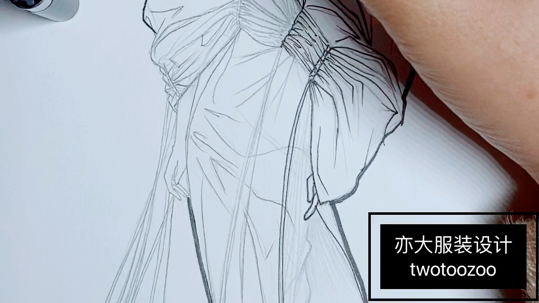 【服装设计专业】手绘效果图线稿勾线教程步骤针管笔