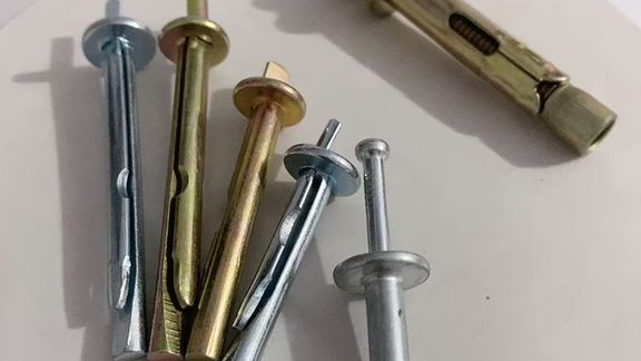 插片壁虎厂家吊顶地板门装专用。