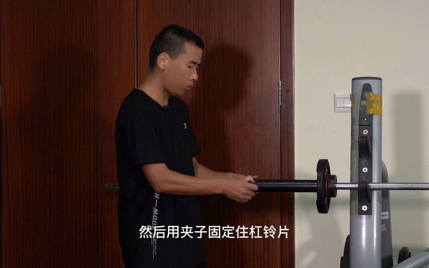 健身房的器械该如何使用第二集:上斜杠铃练习椅