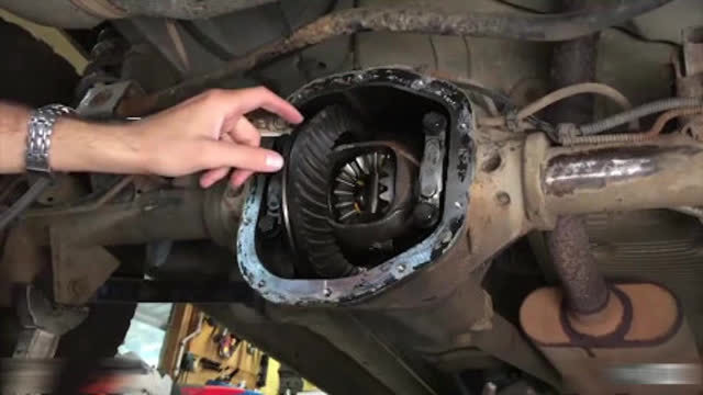 汽车差速器里面到底有什么,拆下来让你看个明白