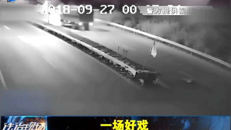肇事司机超速开车,结果把人撞飞后不停车救人,逃走