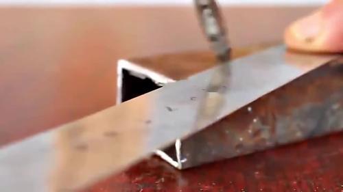 牛人找来方管,没想到制作成这种工具,太实用了