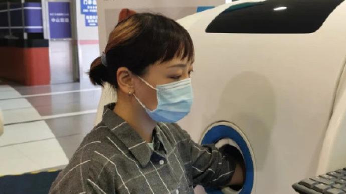 全自动!上海首台智能采血机器人“入职上岗”