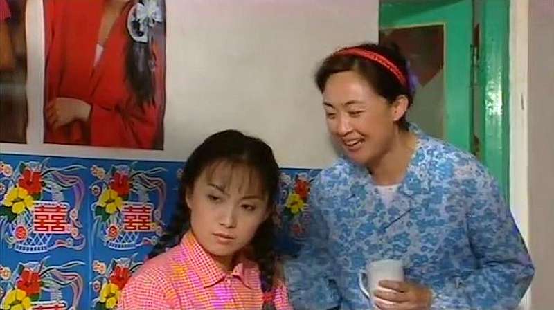 双胞胎兄弟长得一模一样,姑娘却偏偏喜欢哥哥看不上有残疾的弟弟