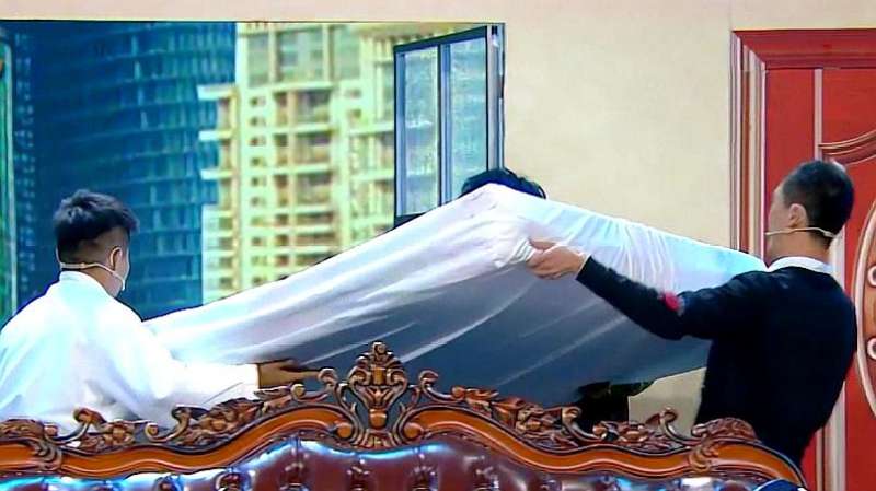 不成熟的办法果然不成熟!卜钰抛逃生床垫砸中车,爆笑连连