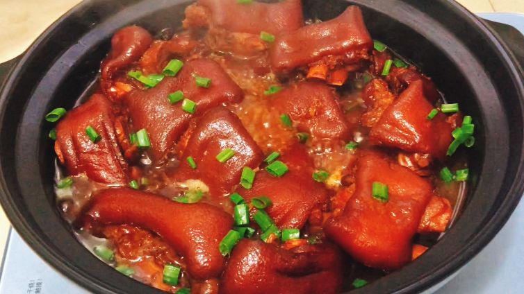 猪脚简单又美味的做法,出锅香味四溢,软烂入味,看得流口水