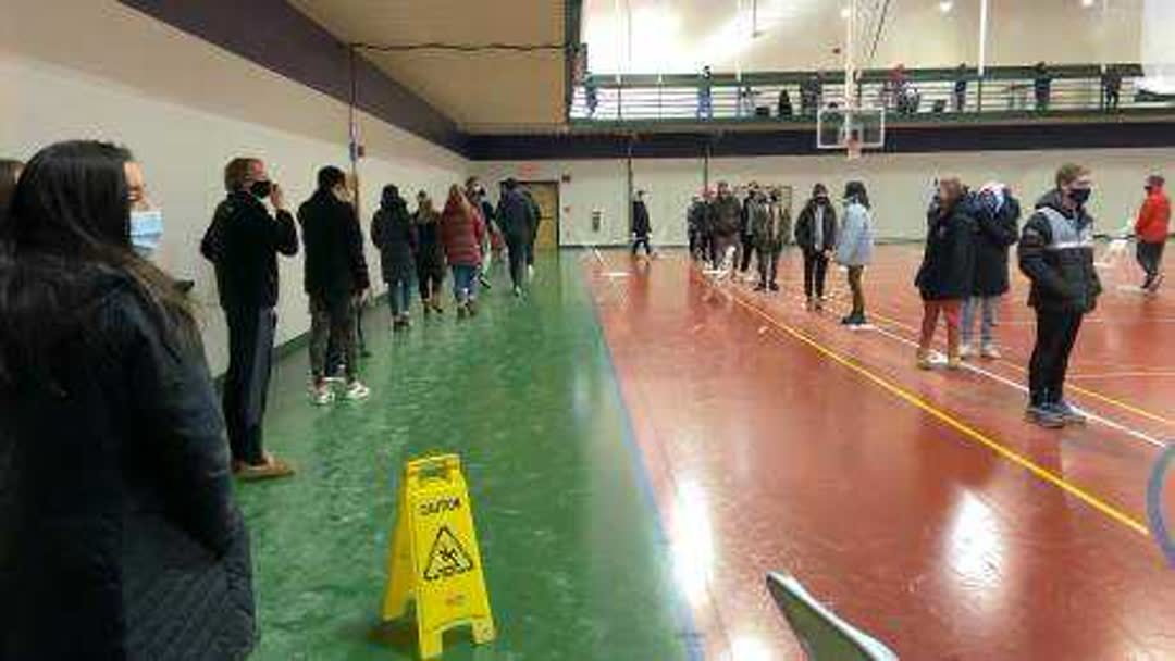 美国核酸检测长啥样?实拍美国核检现场,看看这防护措施过关不?