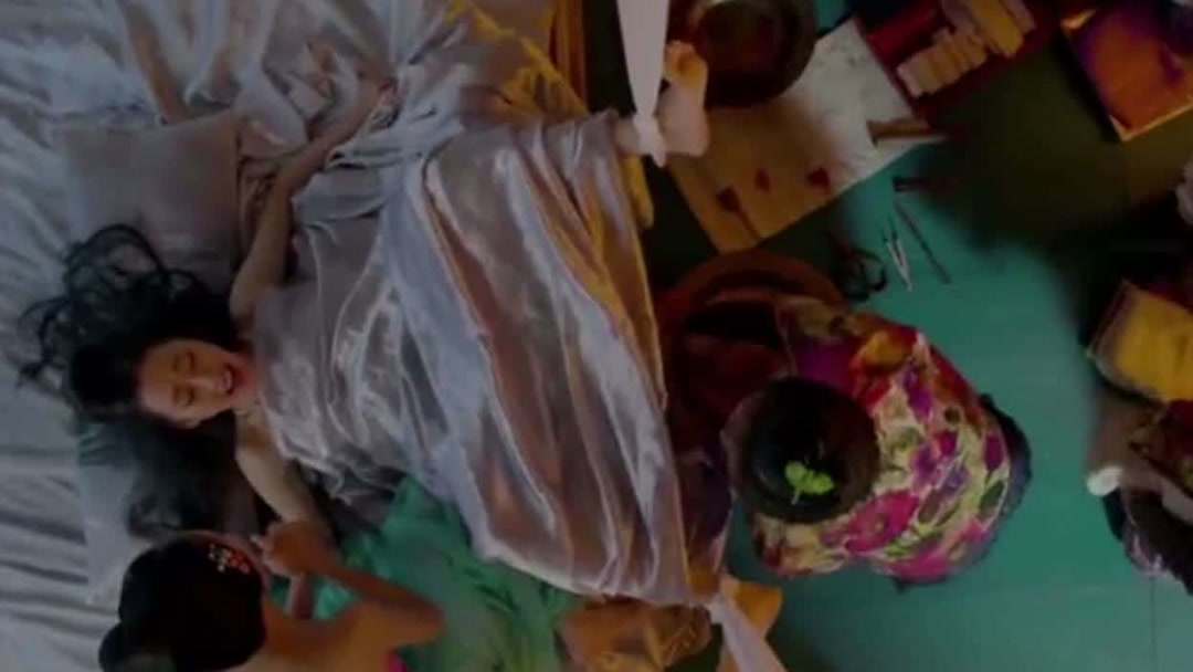 皇后生孩子大出血!皇上吵着要进产房