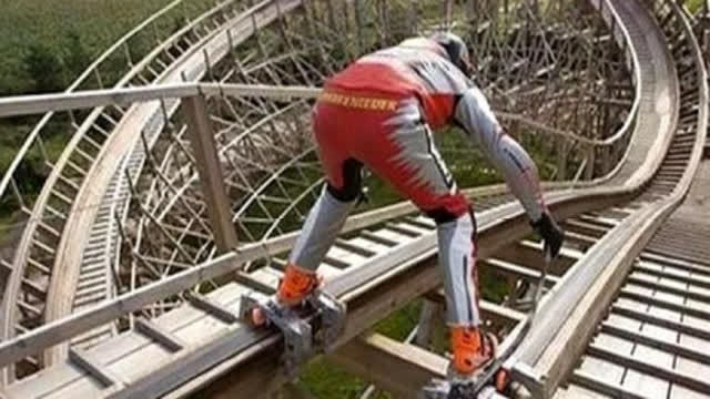 穿滑轮鞋从过山车轨道滑下会怎样?老外亲自实验,难怪外国人少!