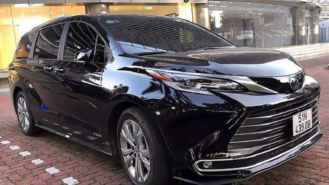 新款丰田塞纳终于上市!外形胜过别克GL8,配置2.5L带大沙发!