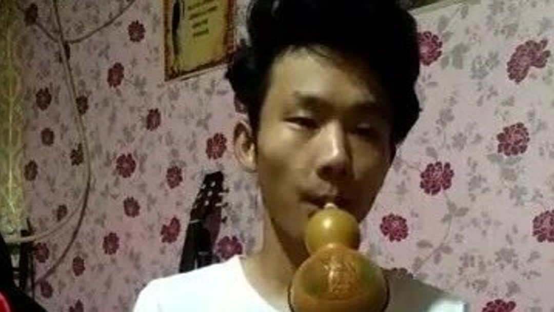 葫芦丝演奏《我和你,心连心》永远一家人