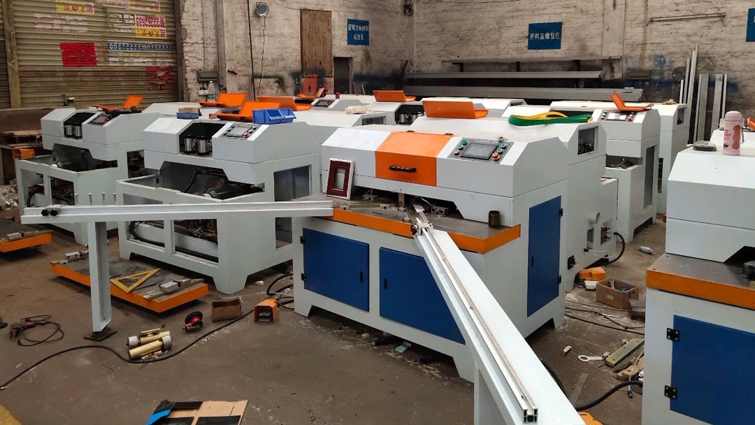 拼框门45度切角钻孔机