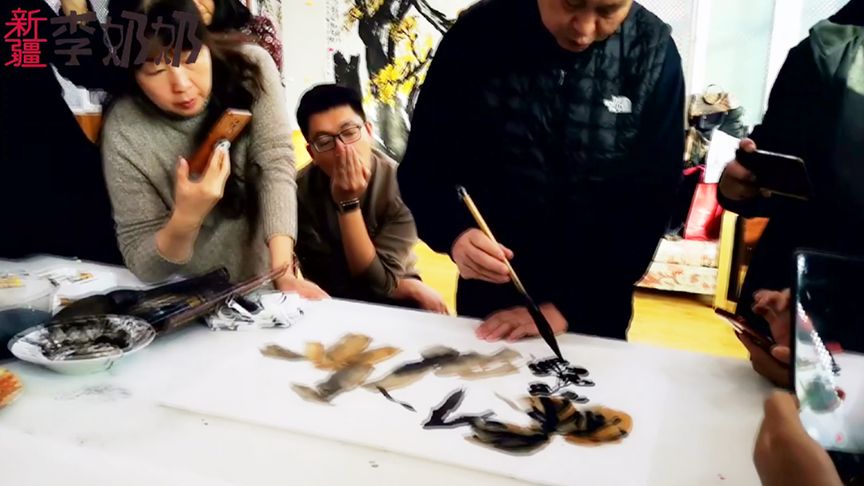 汤立老师教你画画,如何正确画葡萄?从握笔姿势上就有讲究!