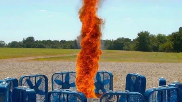 火卷风是怎么制作而成的?小伙展示超强操作