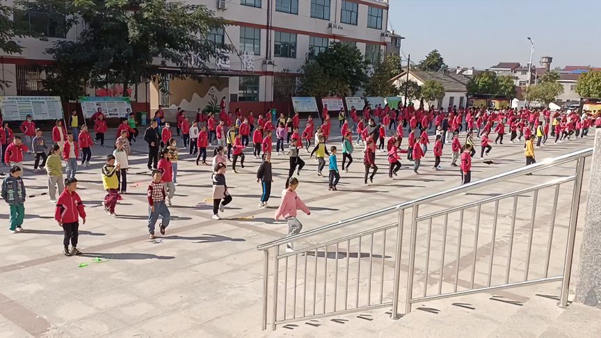 学校课间操景象,健康促进宣传