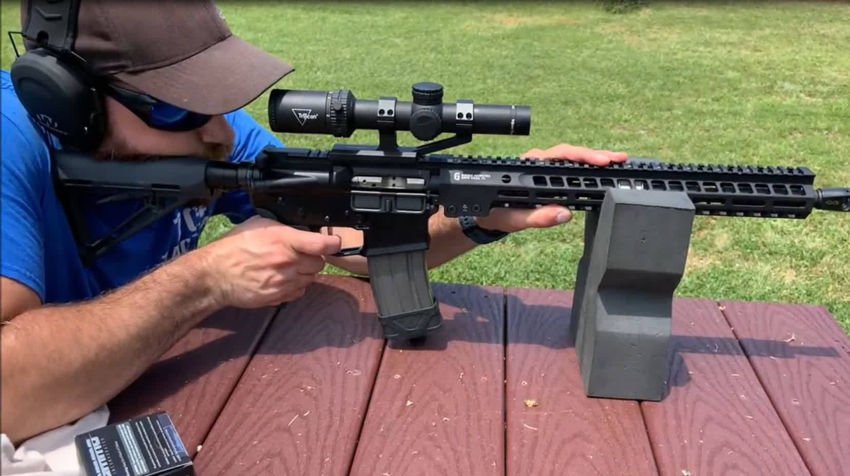 老外测试:步枪安装这样的瞄准镜枪法想不准都难,太清晰了!