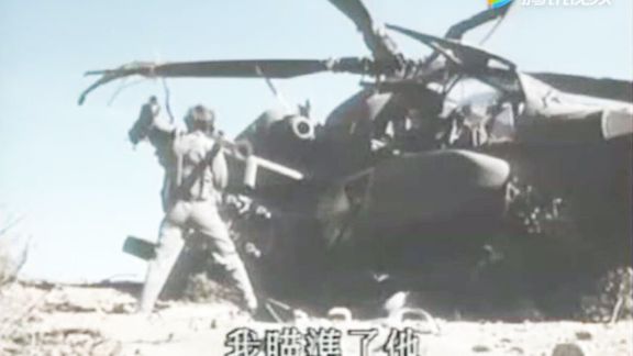 武装直升机被击落,卸下机载导弹改成肩扛导弹,向敌机发射复仇