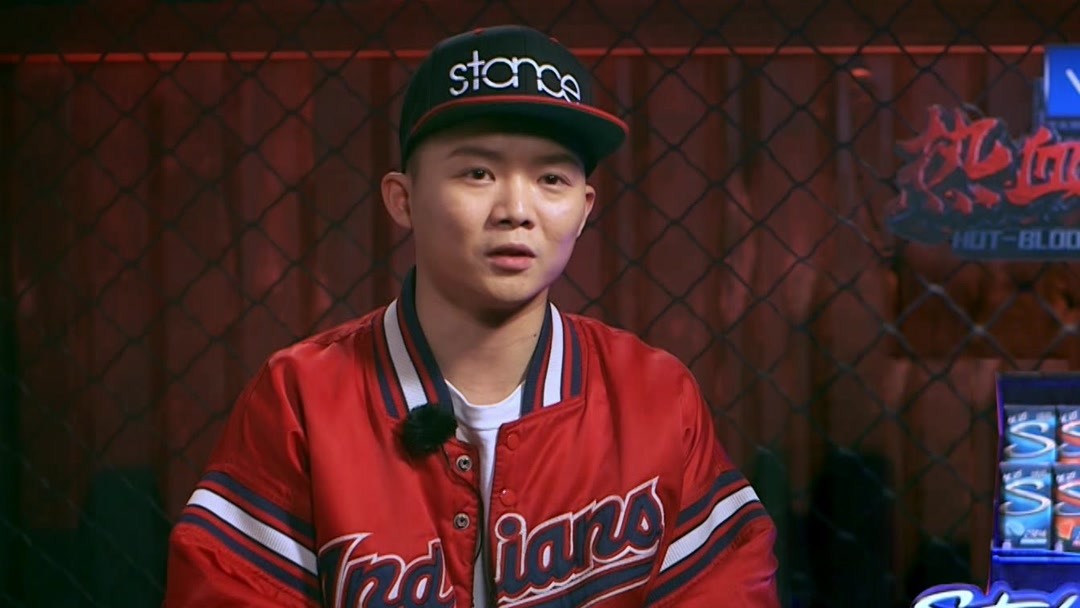 《热血街舞团》【Breaking】杨凯单手支撑半空静止 火药味超浓