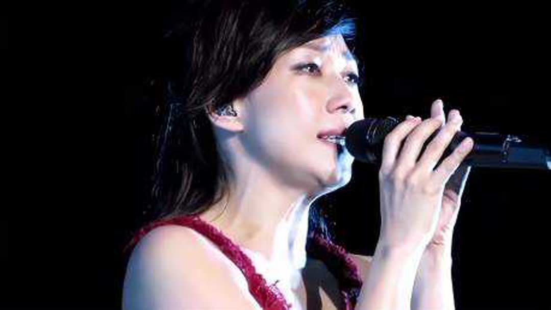 林忆莲红遍大江南北的歌曲,当她再次唱起,依旧把自己唱哭了!