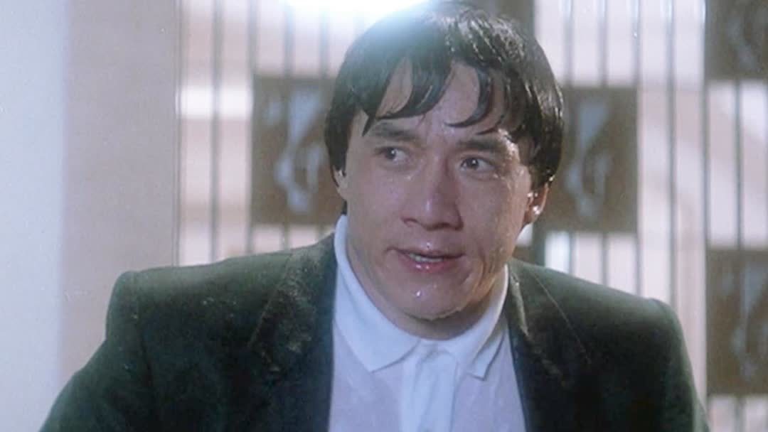 小伙因为抓了大毒枭,被大毒枭手下报复,还以他的女友做要挟