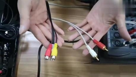 点歌机跟调音台连接