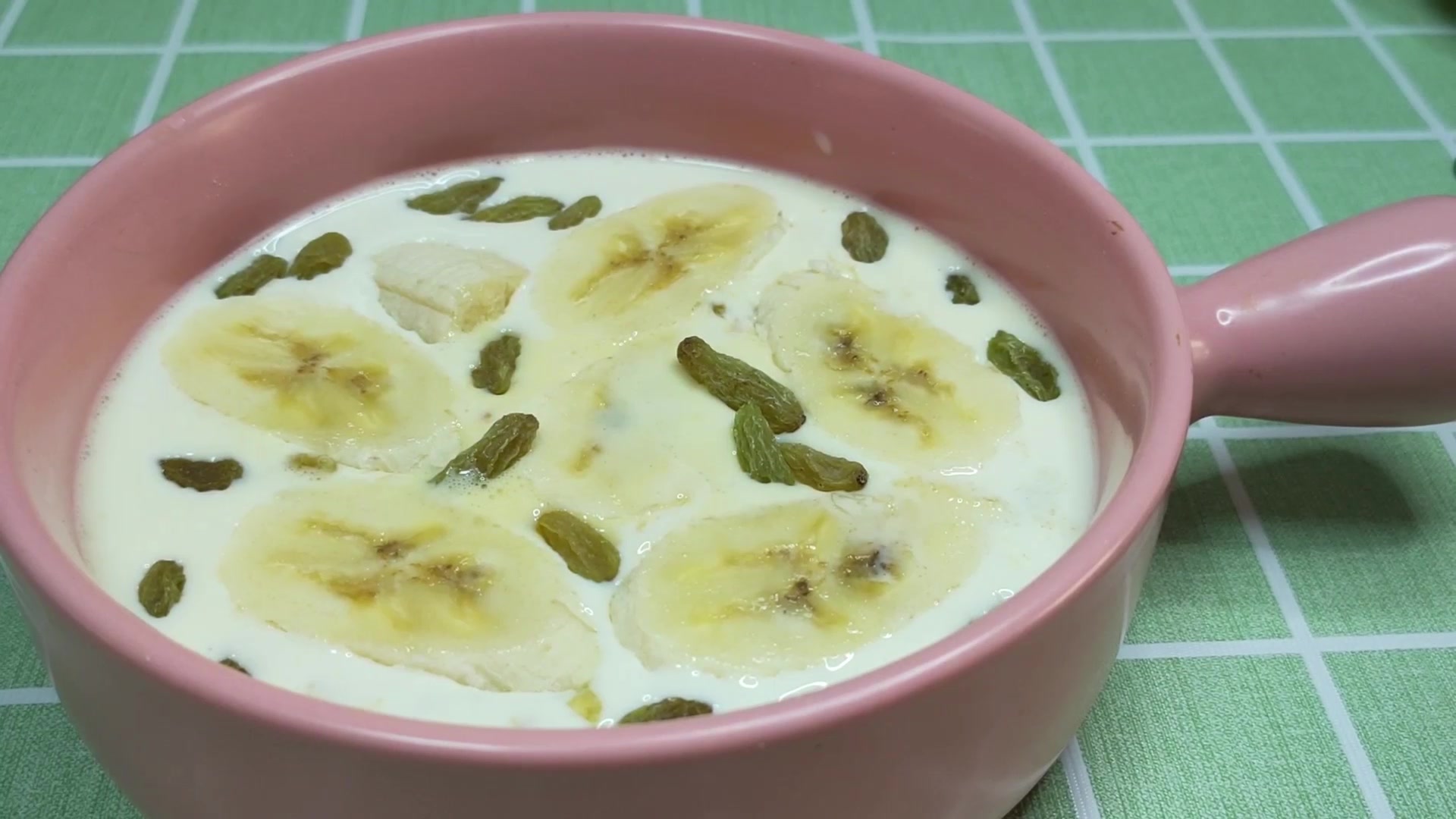 香蕉又出新做法,加1盒牛奶,简单一搅一烤,软糯香甜,太美味了