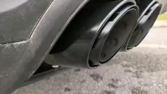 新款卡宴原厂运动排气 这种声浪听了 不得不喜欢ߑ