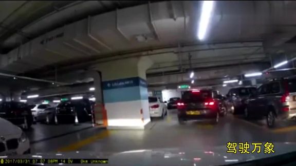 SUV的这个倒车入库,把我都看蒙圈了