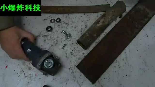牛人创意:角磨机这样改一下,开缝神器啊!