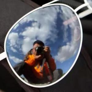 行色天下的老汉 