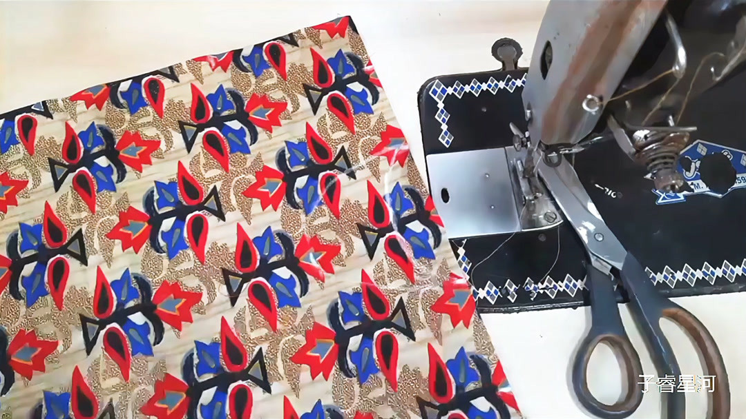 8元钱买块花布,教你做一件短袖衫,简单而且漂亮