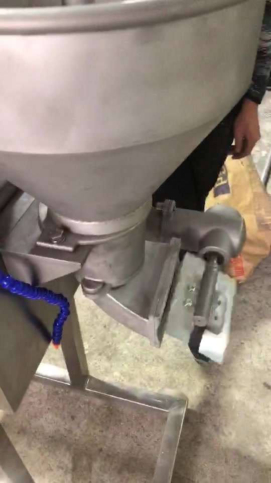 湖南衡阳眉毛鱼丸子机器生产制作现场