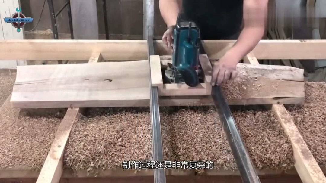 蒸汽木材切割机有多强?老外实拍工作过程,10秒一块板