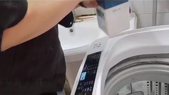 神兽开学了,给自己家洗衣机消消毒,没想到也有看的见的污渍