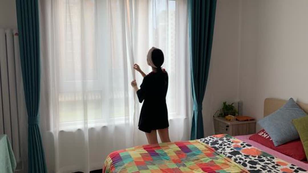 北漂女孩花1400元,给出租屋装上新窗帘,贵吗