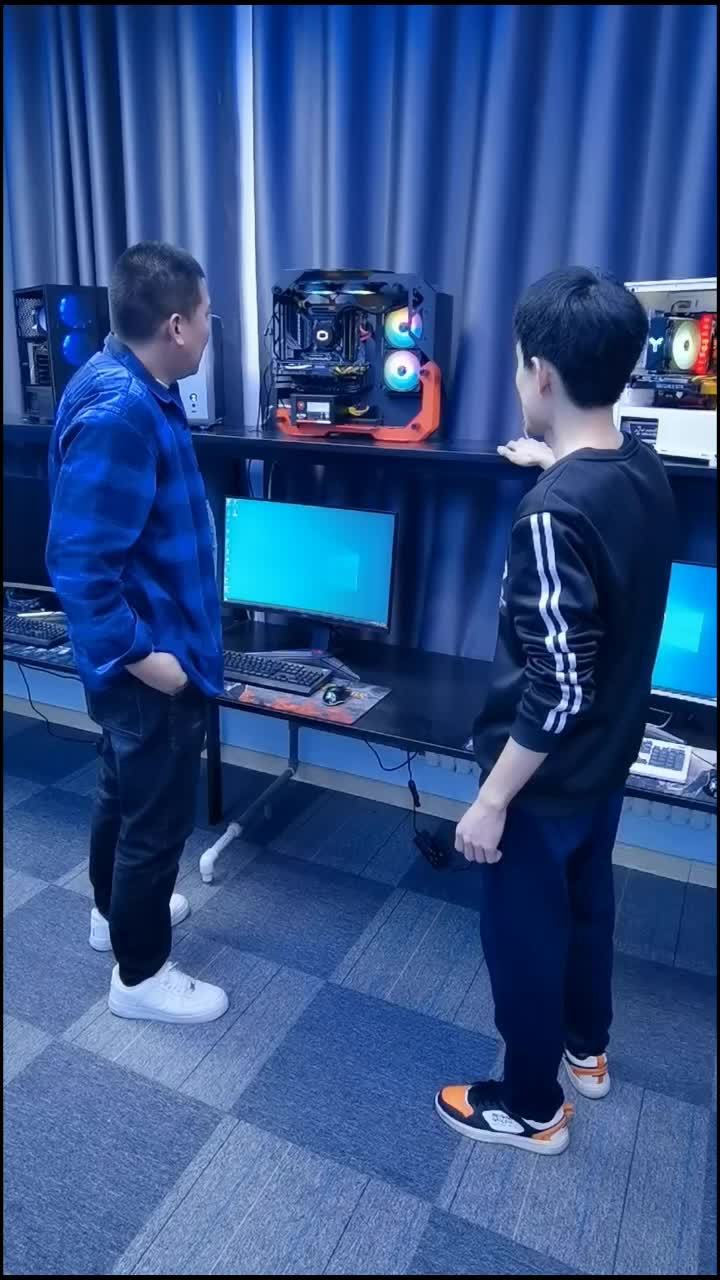 你们不要看到i7的电脑就感觉很贵,一定要看后面的具体型号