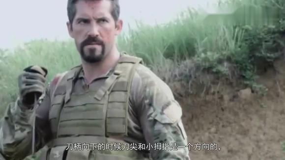 特种兵使用匕首的方式非常奇怪,原来这才是真正的原因
