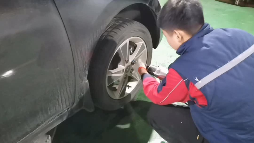 汽车刹车片多久更换?新手和老司机都看看,别等刹不住车了才知道