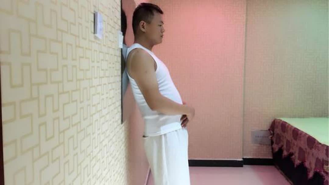 简单的撞墙方法撞掉颈椎病、心脏病、驼背含胸、后背赘肉