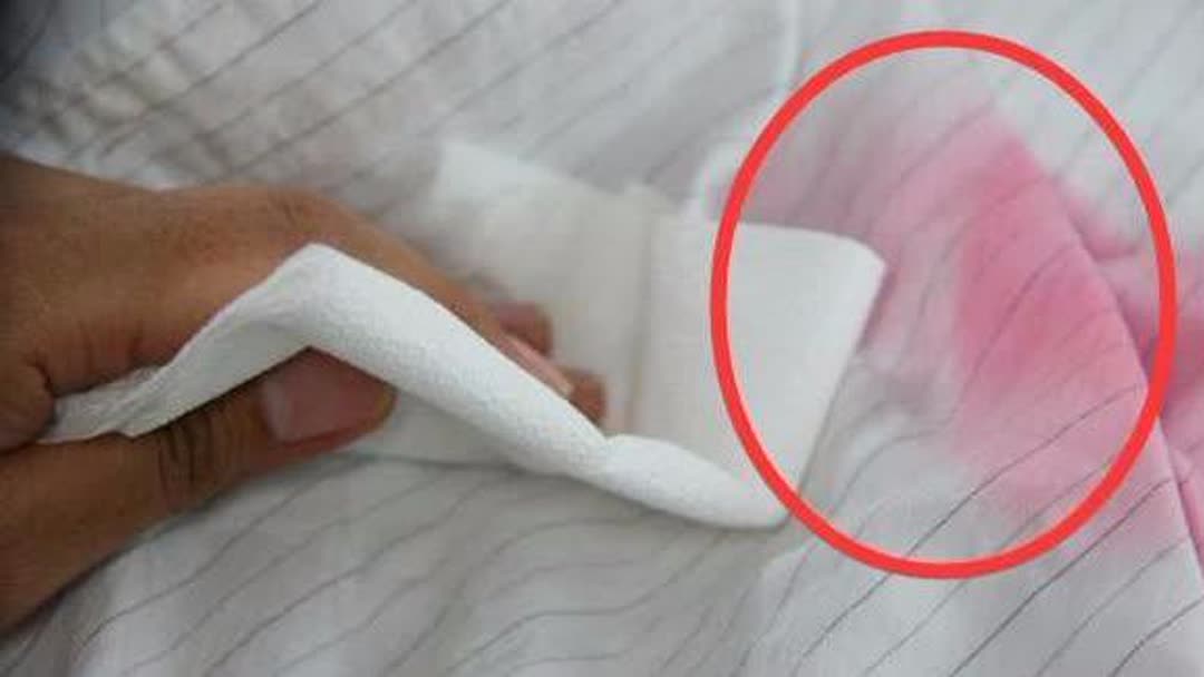 衣服染色别再用漂白剂了!只需一个小方法,轻松洗净!