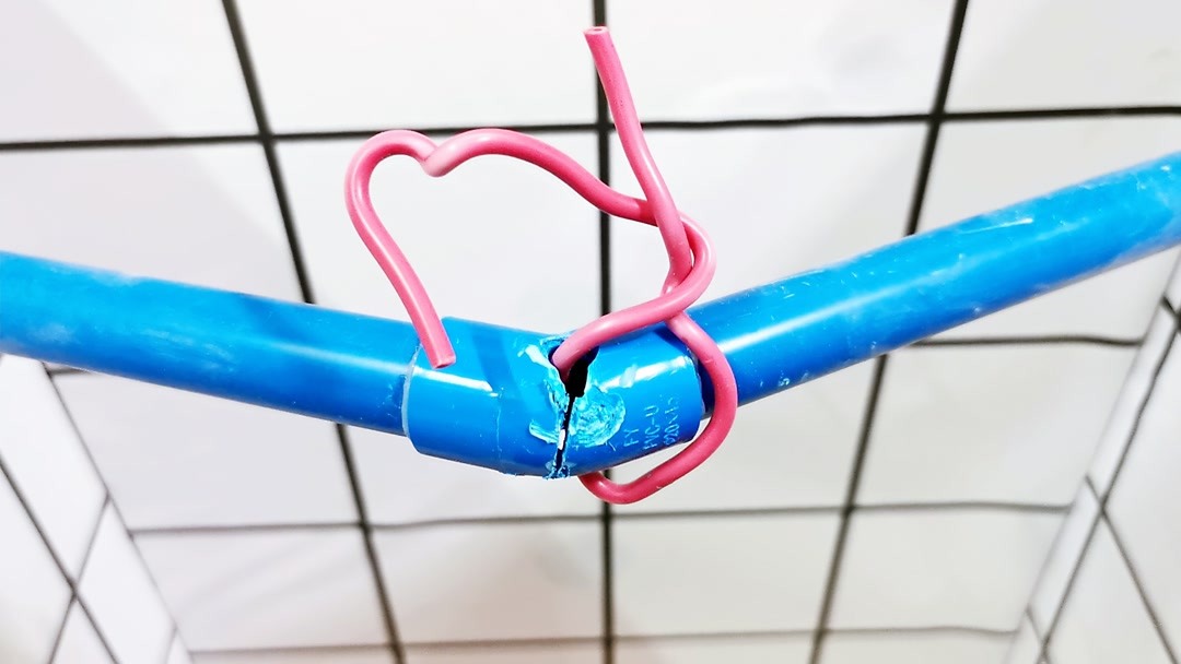 PVC管弯头破裂,拆不下来没法更换怎么办?教你一招,轻松修复