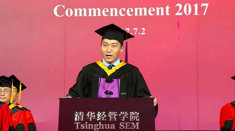 清华大学生毕业演讲:心中有梦,台下一片掌声!