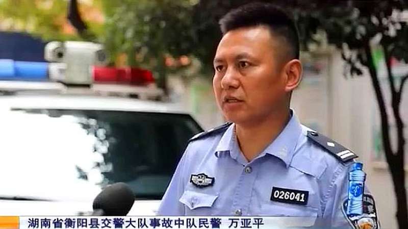 湖南衡阳:白色小车“撞飞”电动车 行车记录仪还原经过