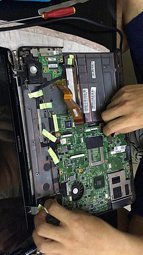 东芝M500 M505 M511 M512 M515笔记本电脑更换主板拆机视频教程。