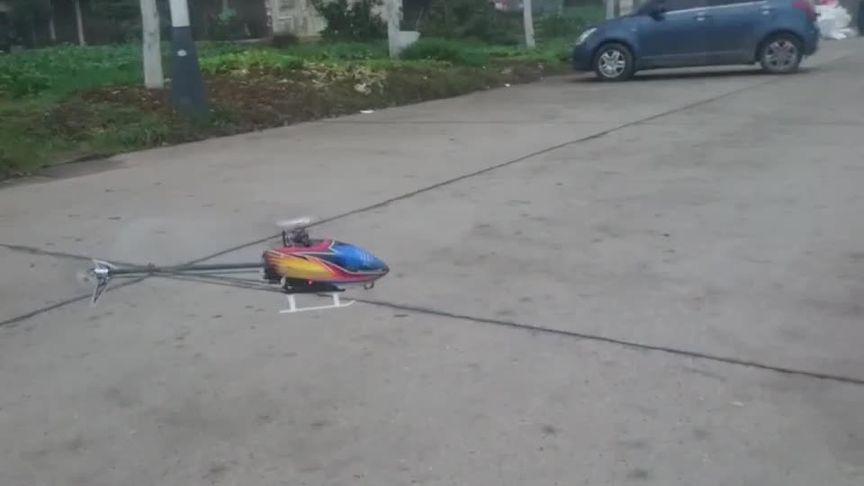 粉丝的第一次飞行。航模直升机花式3D飞行已经迈出第一步