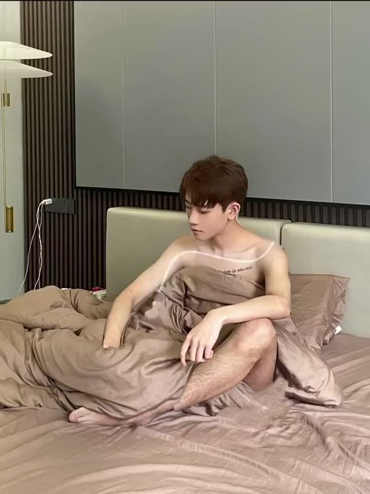 真的会发光耶 --苹果抠图发光。