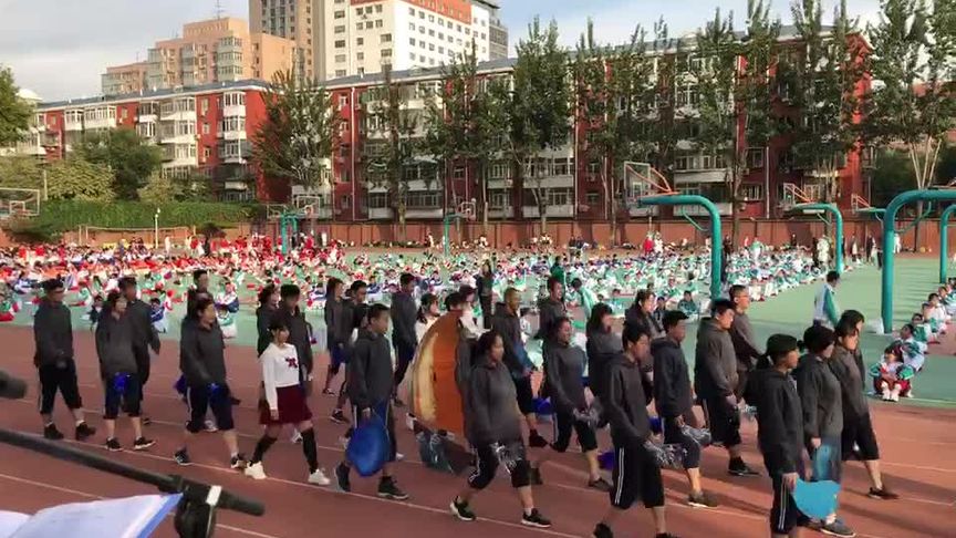 原来是搞笑版开幕式#运动会 #开幕式
