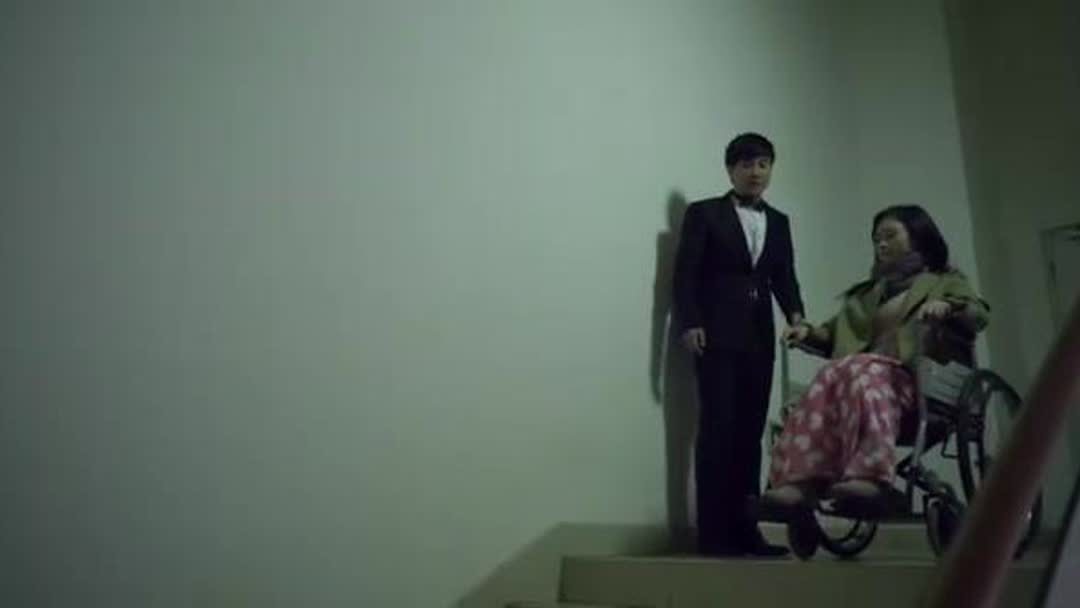 人见人爱:两男一女电影院看3D电影 黑妞一来直接演成4D效果